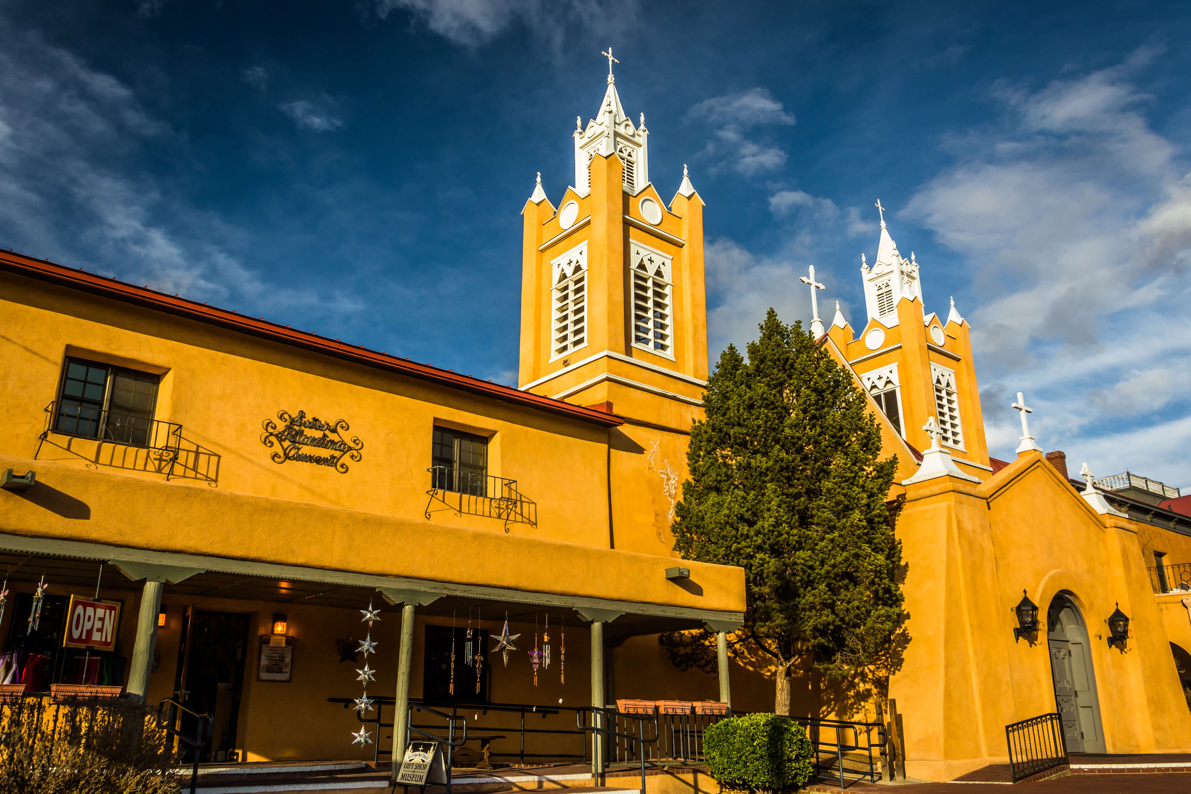 Relocating to Albuquerque? Get a FREE Relocation Package